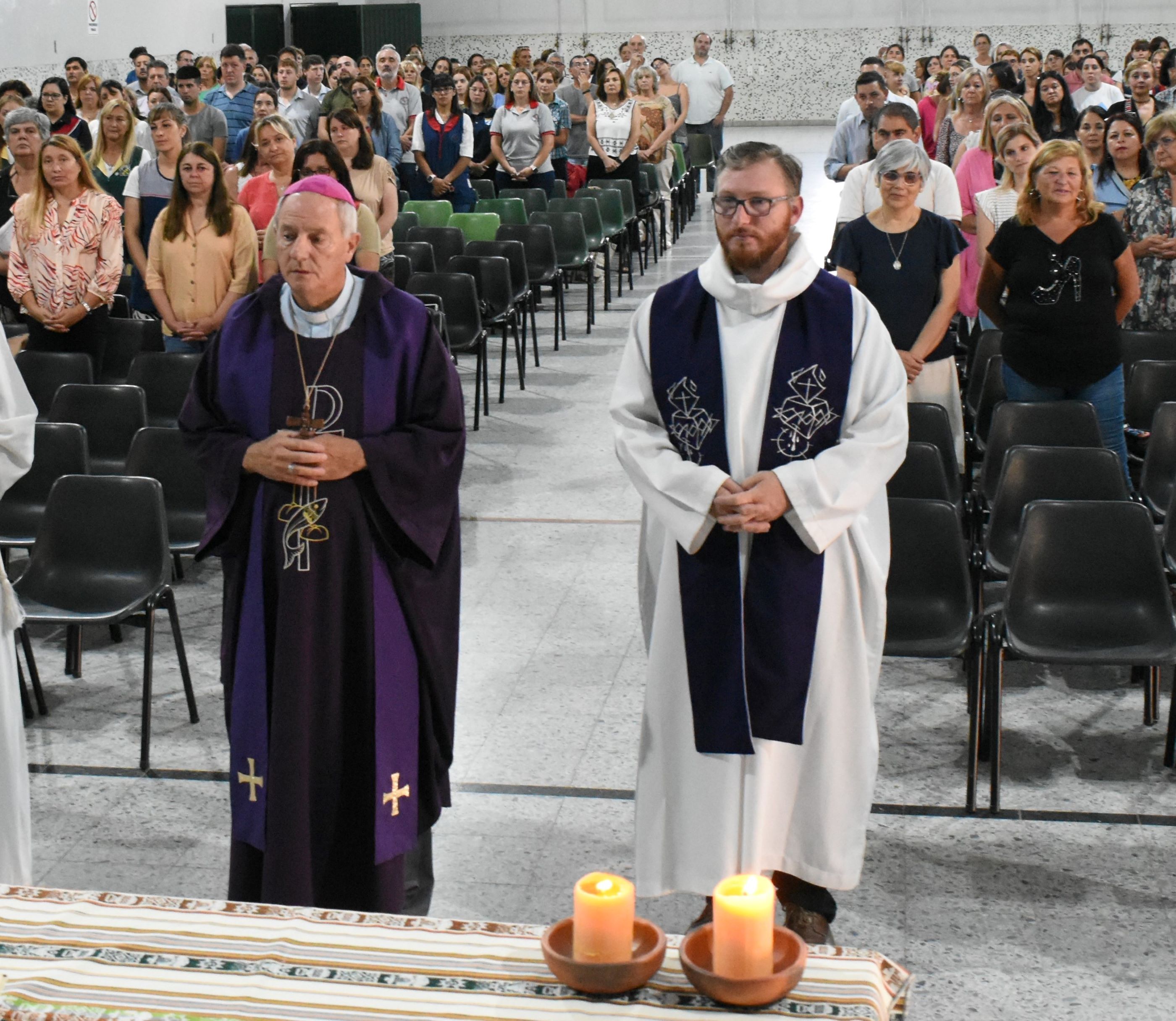 El obispo nombró un párroco y dos vicarios